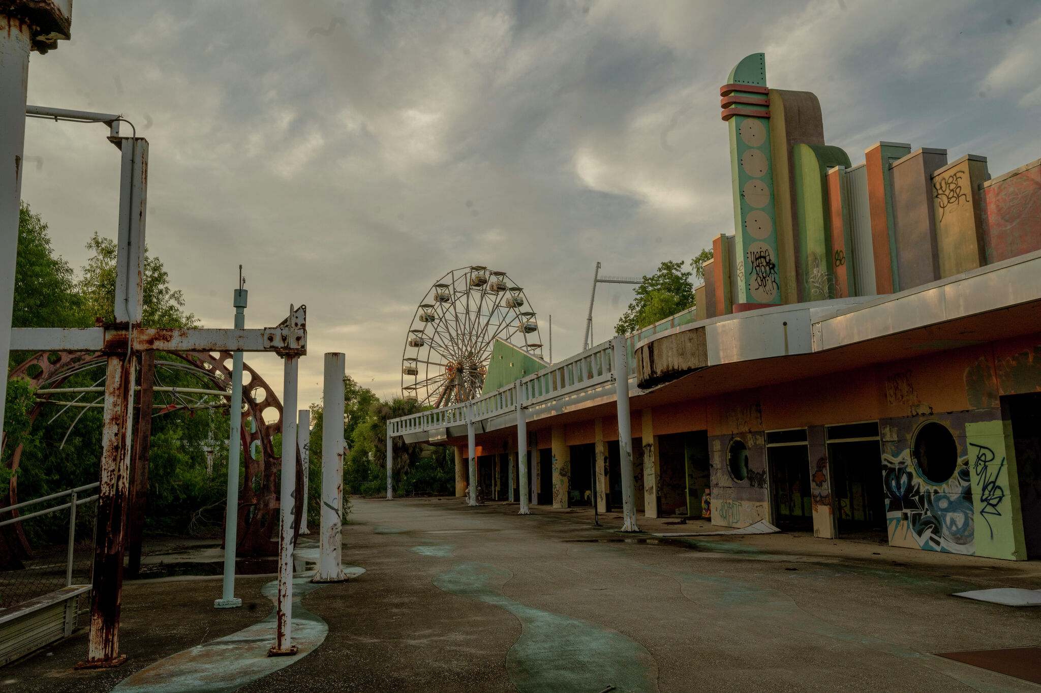 Six Flags New Orleans will finally be demolished soon