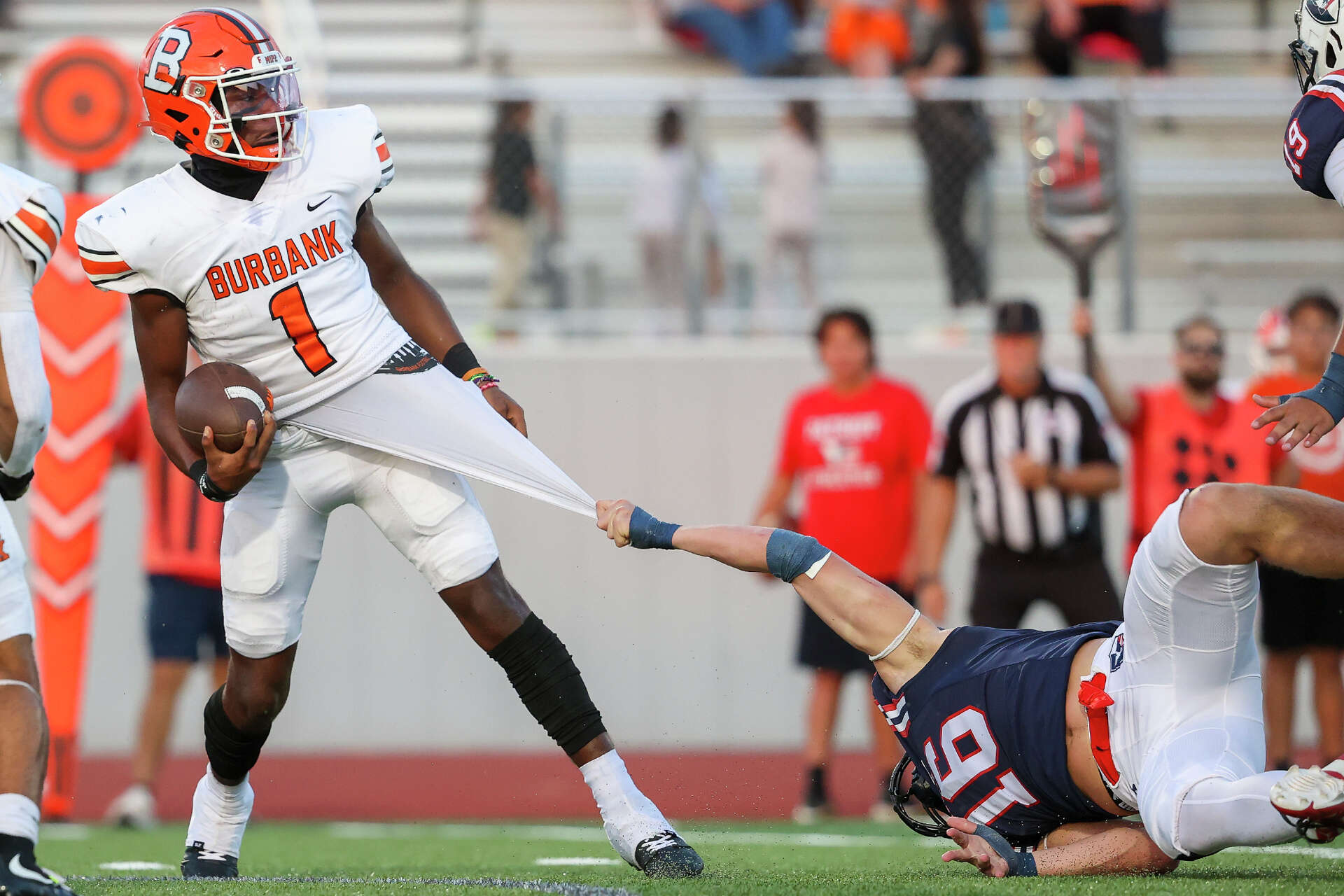 Burbank football tops Veterans Memorial on late touchdown