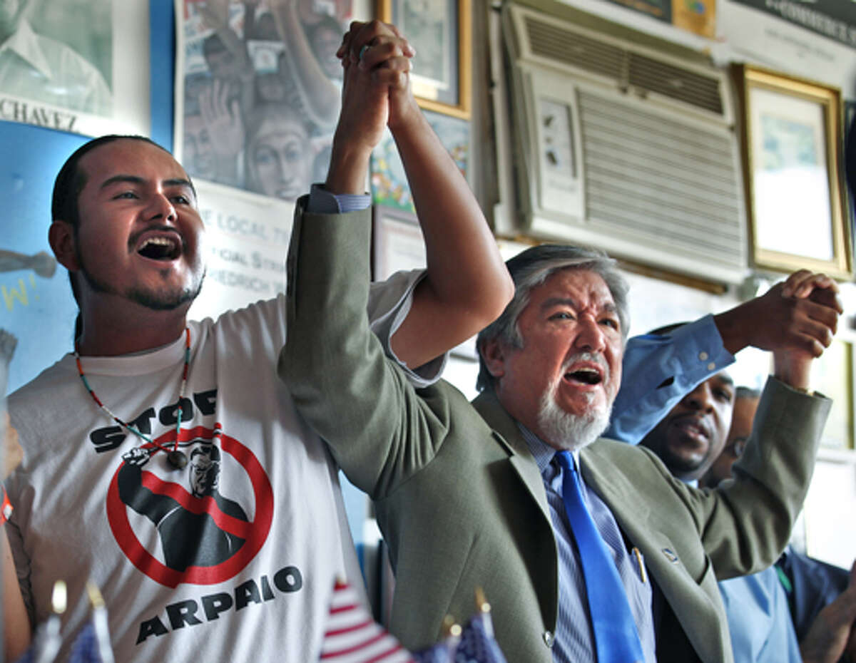 Martinez ascends to Mi Tierra's mural of fame
