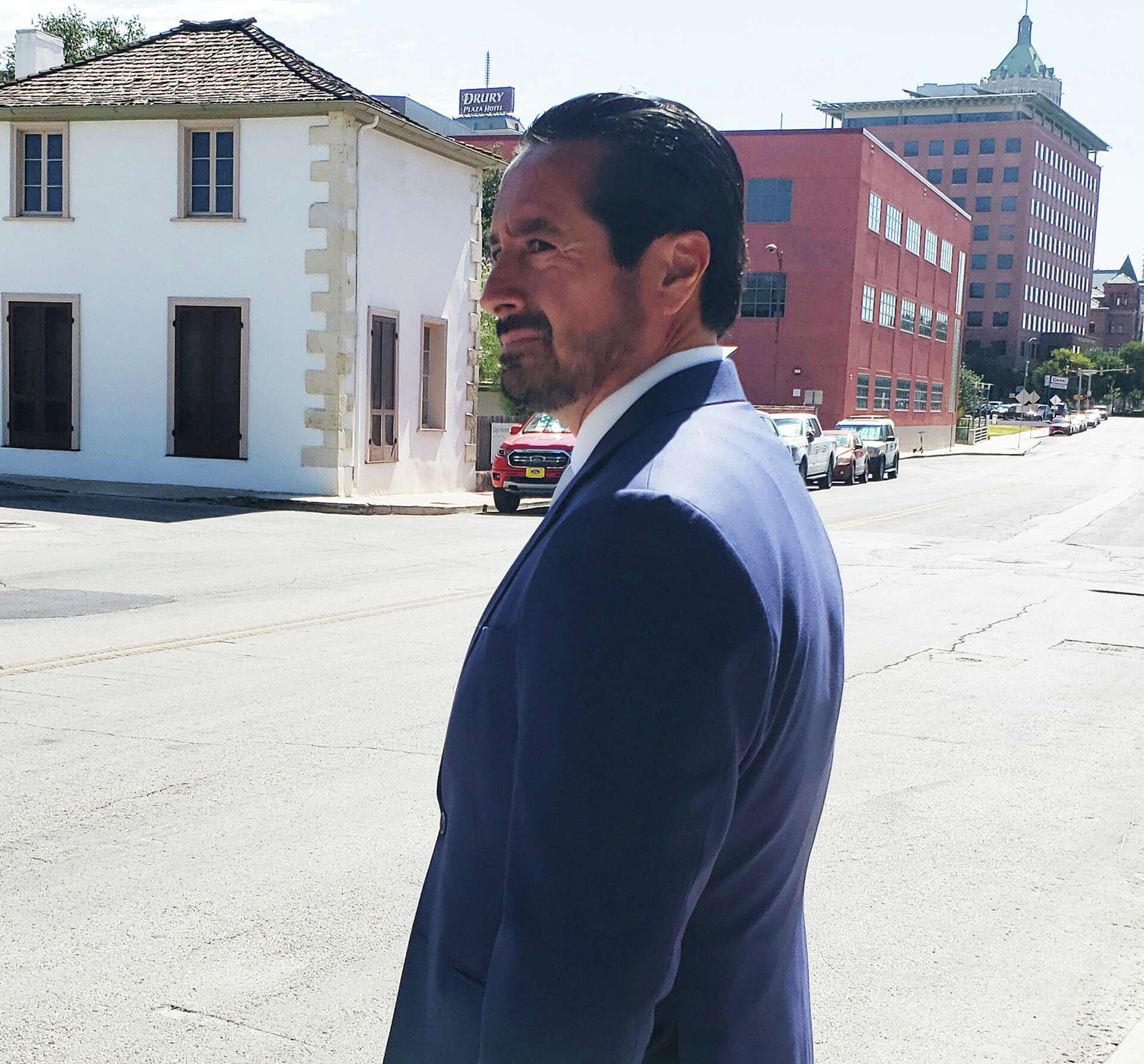 Feds: Former Rey Feo had affair with Army employee to land contracts