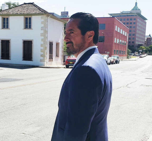 Feds: Former Rey Feo had affair with Army employee to land contracts