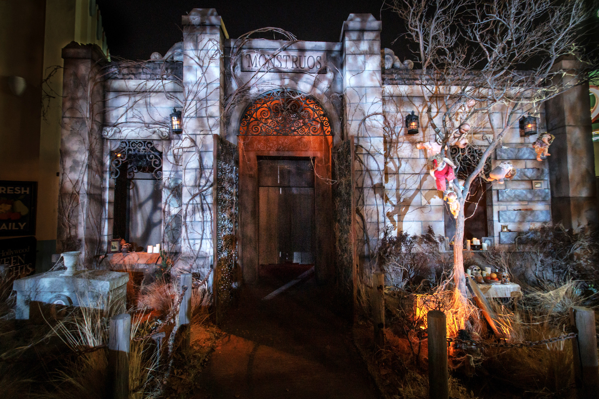 Mausoleum Facade Halloween Universal Studios' Upper Lot Taken Over By