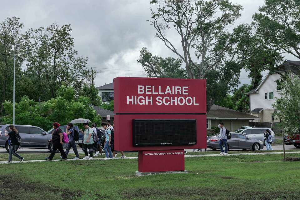 Bellaire High School briefly evacuated due to smoke in athletic wing