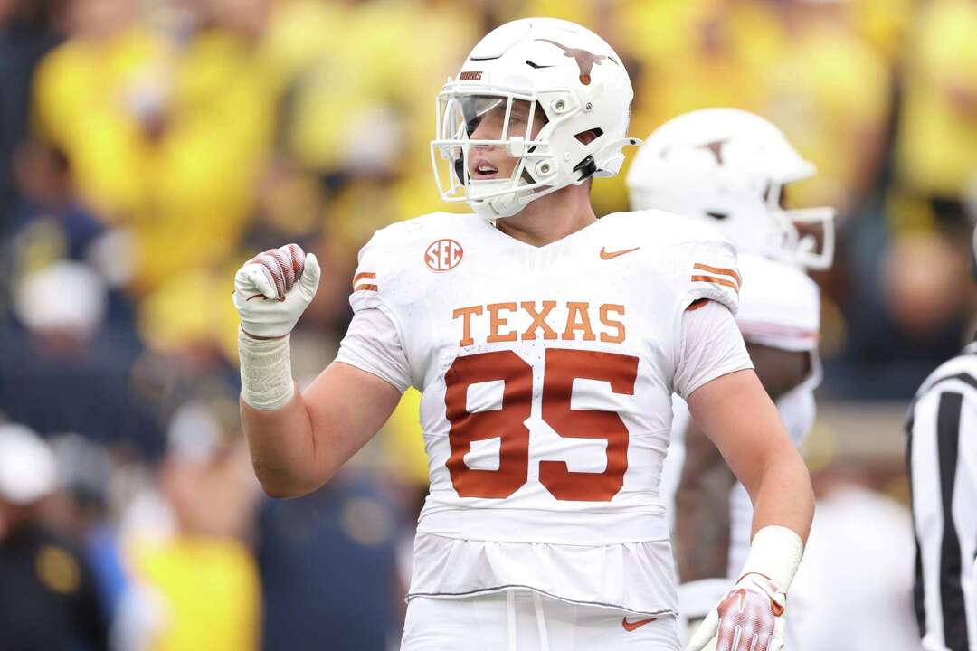 Texas football: Tight end Gunnar Helm stars in win over Michigan