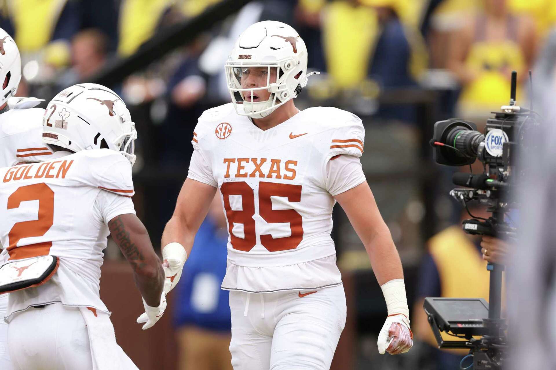 Texas football: Tight end Gunnar Helm stars in win over Michigan