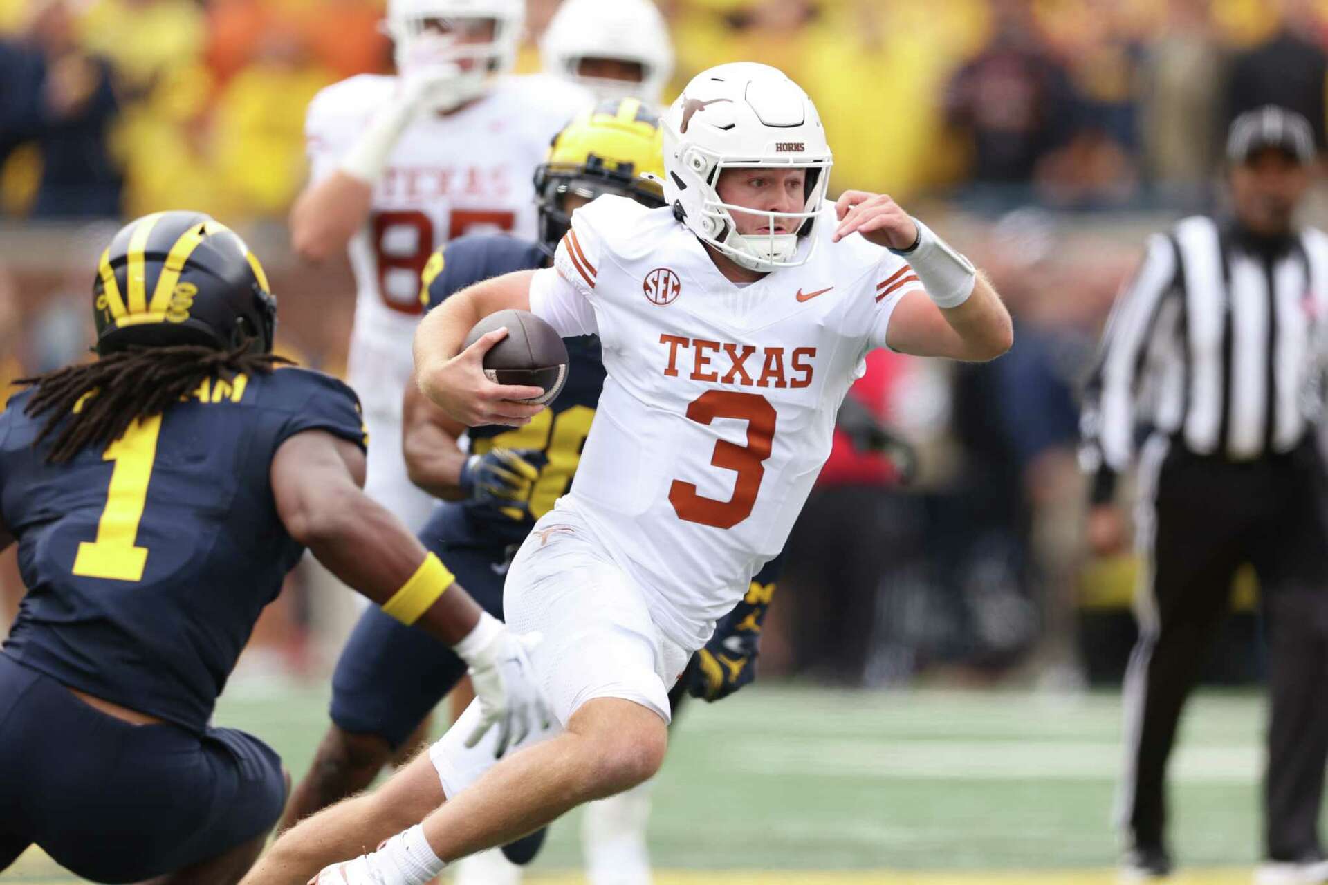 Texas football: Tight end Gunnar Helm stars in win over Michigan