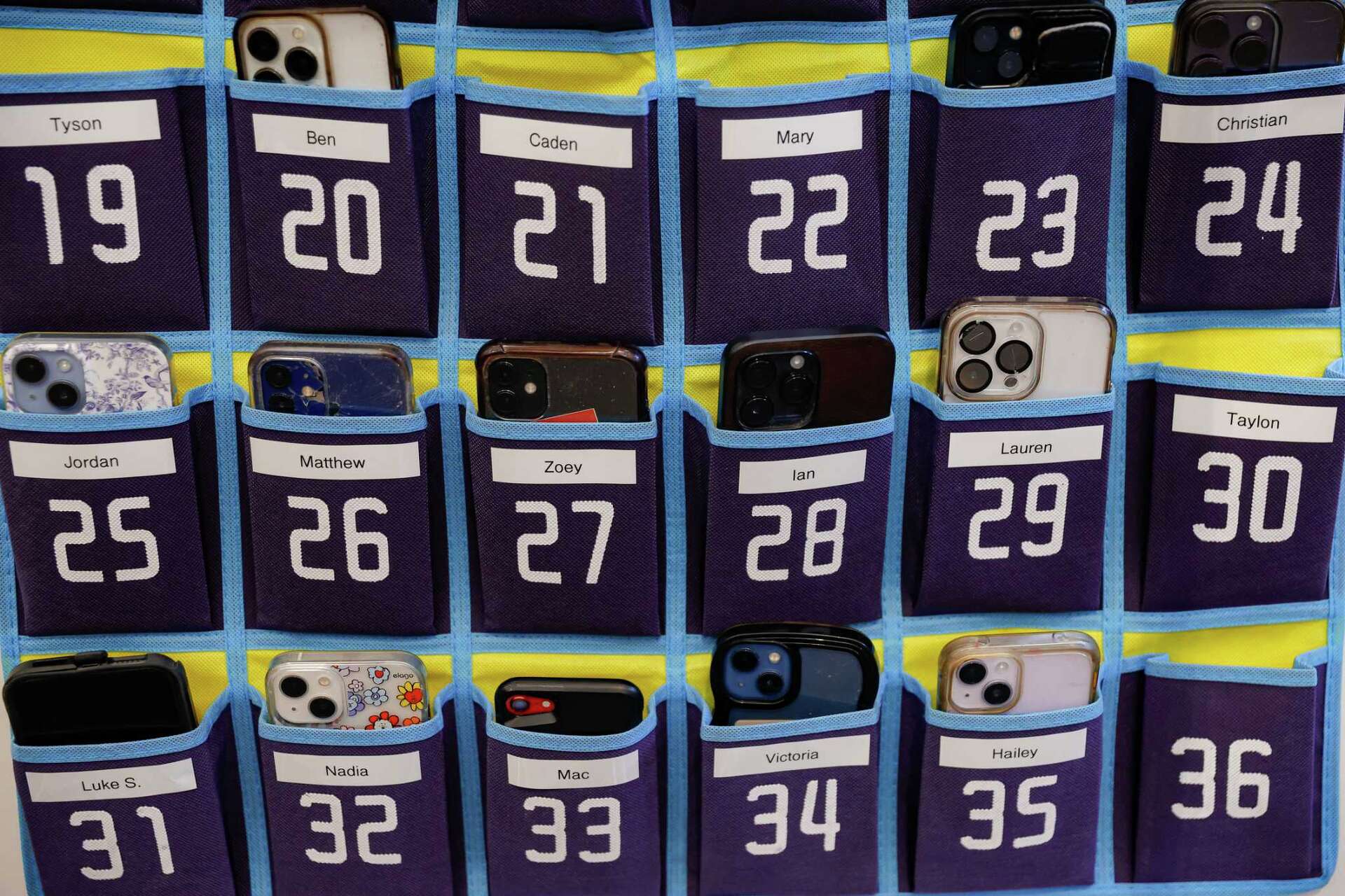 HISD cellphone ban guidelines for 2025-26 school year