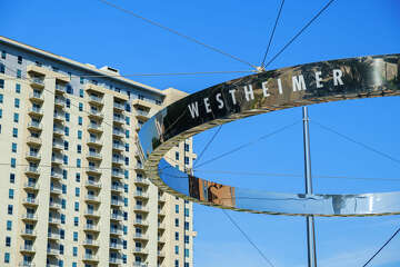 Houston removes Galleria's last solid ring-shaped street sign