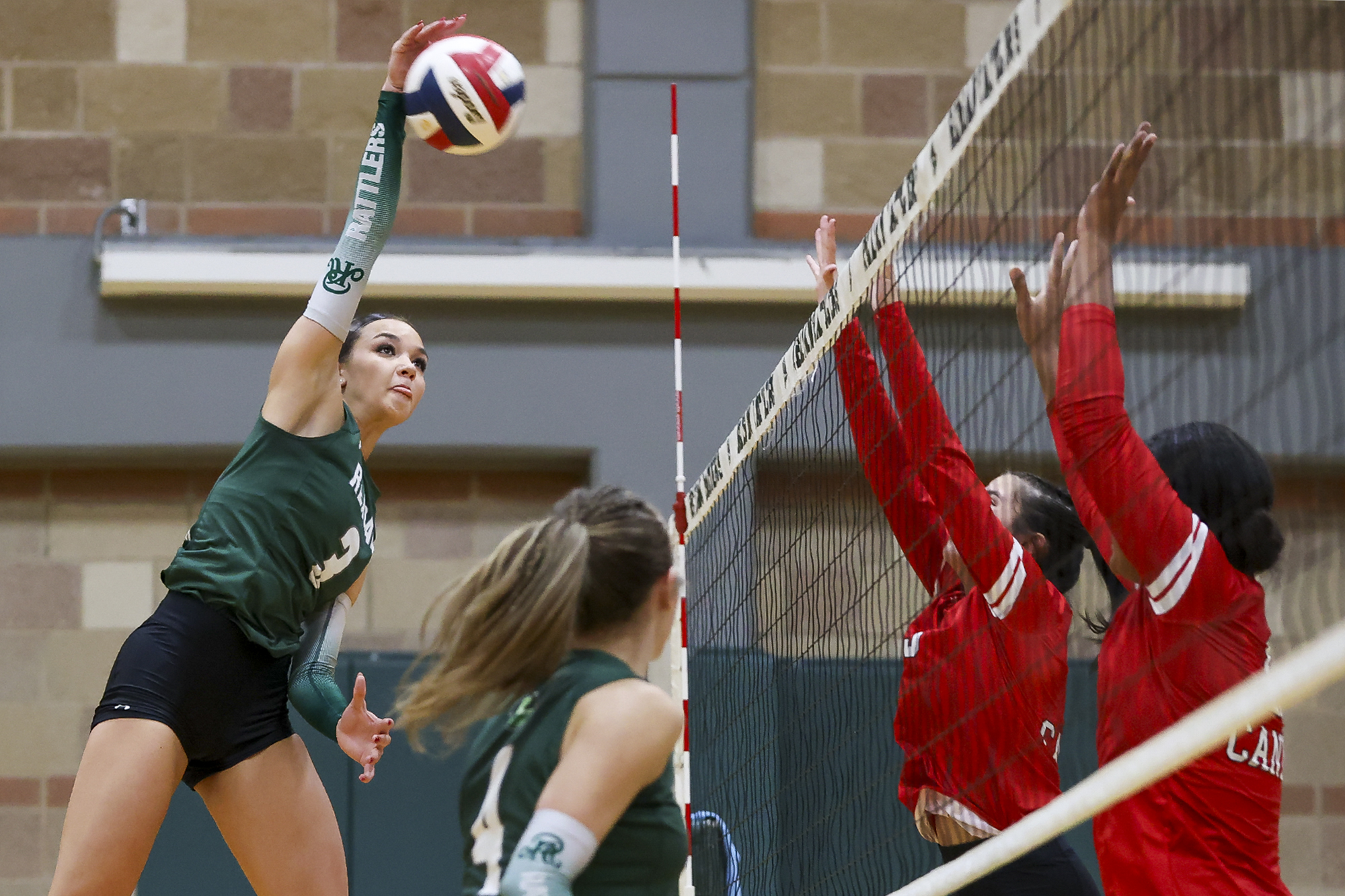 Reagan volleyball rallies for gritty win to close non-district play