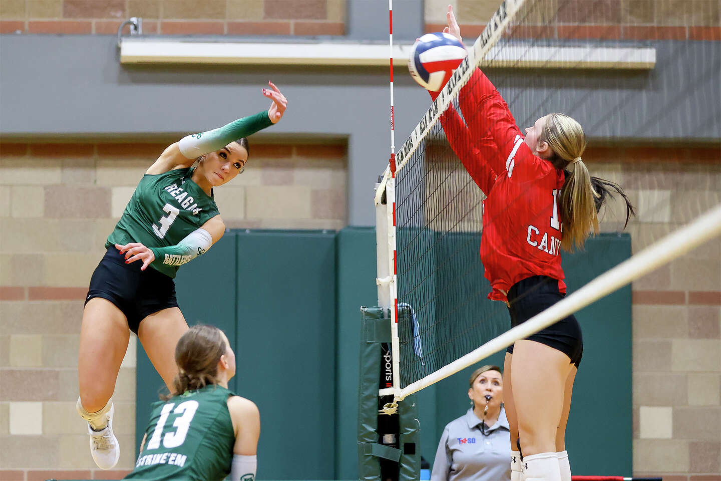 Reagan volleyball rallies for gritty win to close non-district play