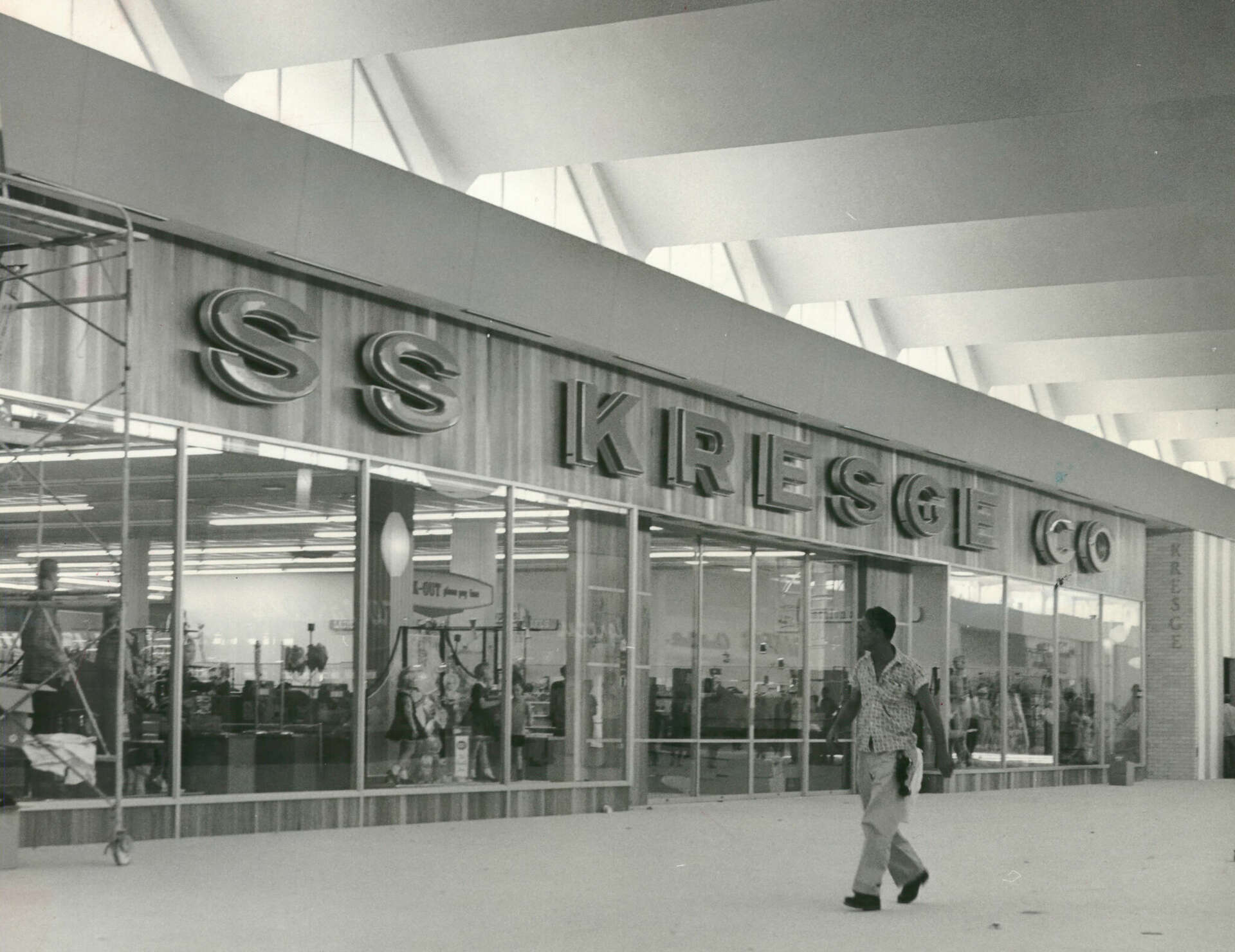 Former Sharpstown Center gets new lease on life as PlazAmericas