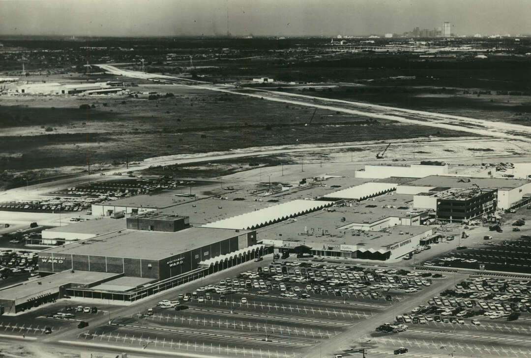 Former Sharpstown Center gets new lease on life as PlazAmericas