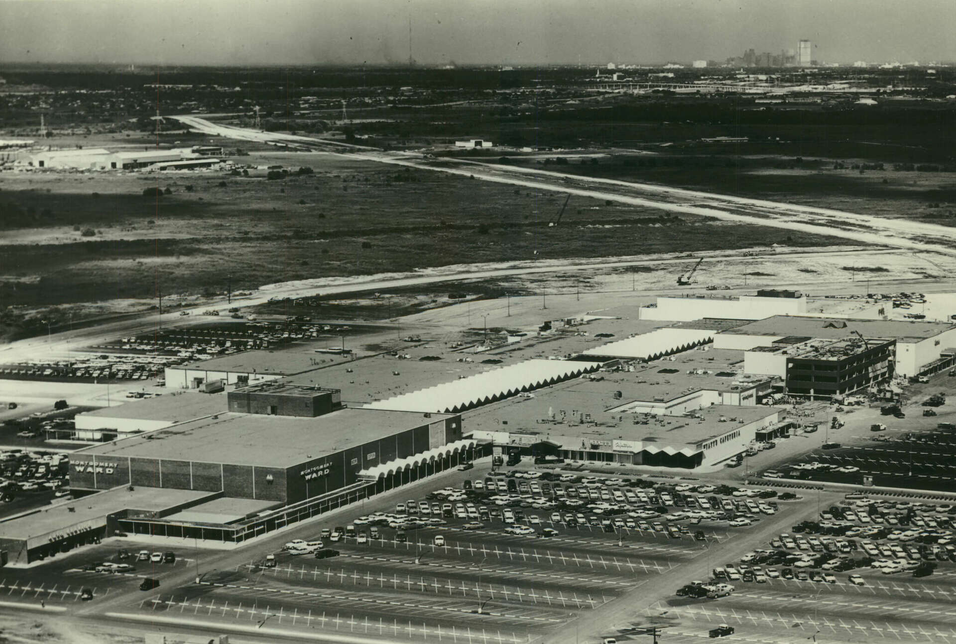 Former Sharpstown Center gets new lease on life as PlazAmericas