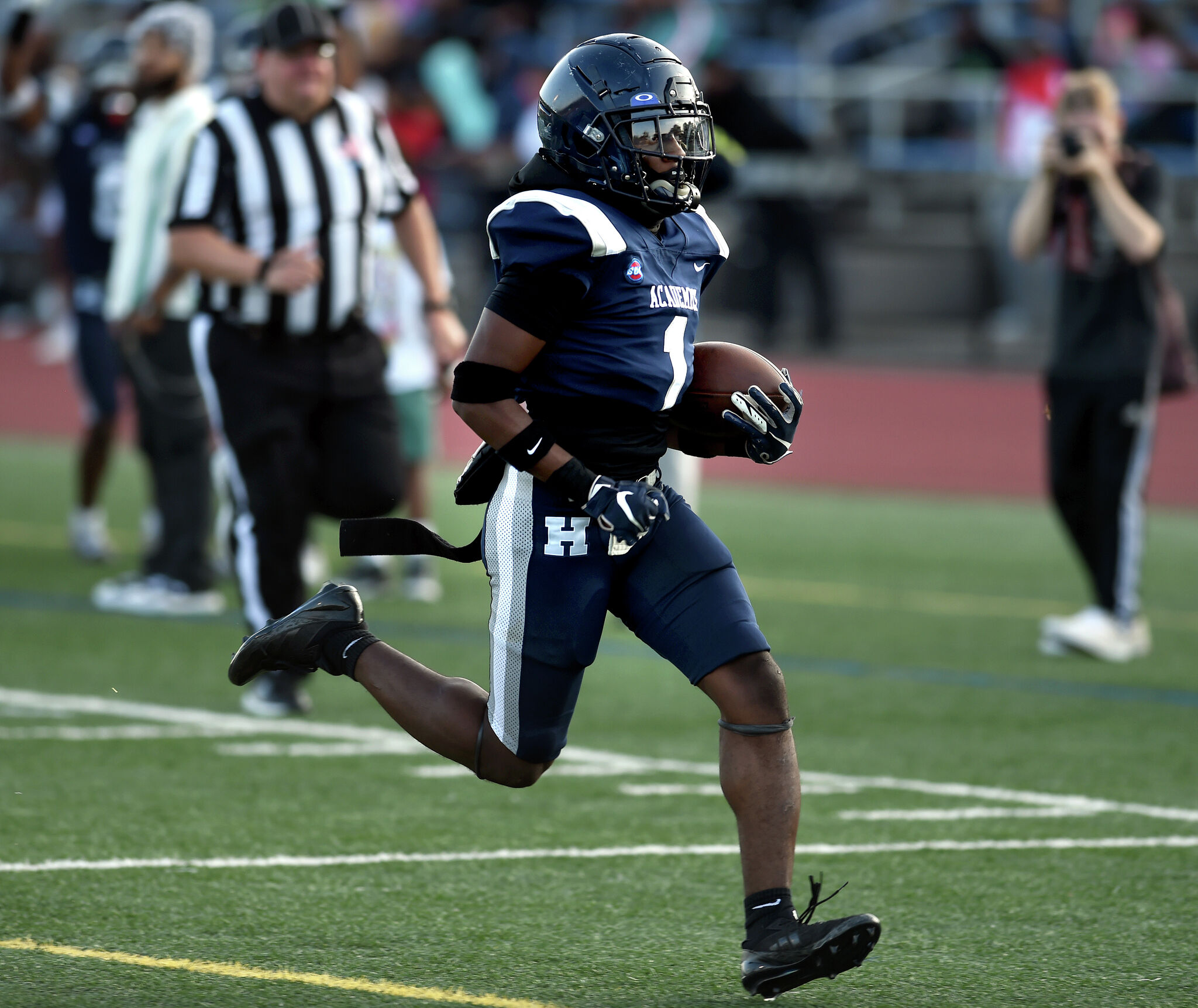 Hillhouse rolls past Platt Tech in CIAC football opener