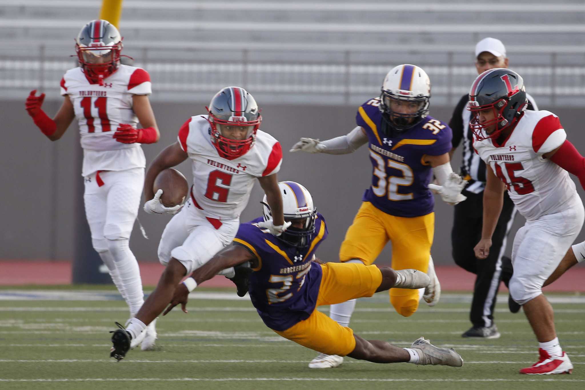 LEE football routs Brackenridge to snap long losing streak