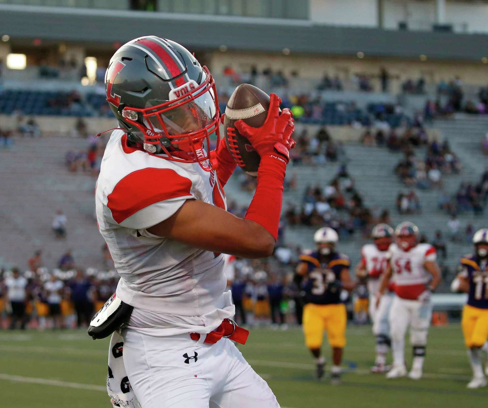 LEE football routs Brackenridge to snap long losing streak