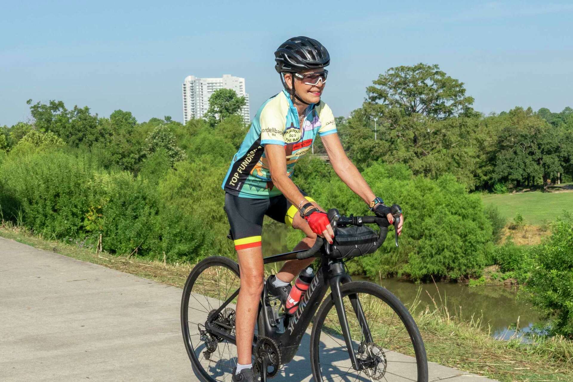 Knee replacement hasn't stopped Houston woman Ellen Yarrell