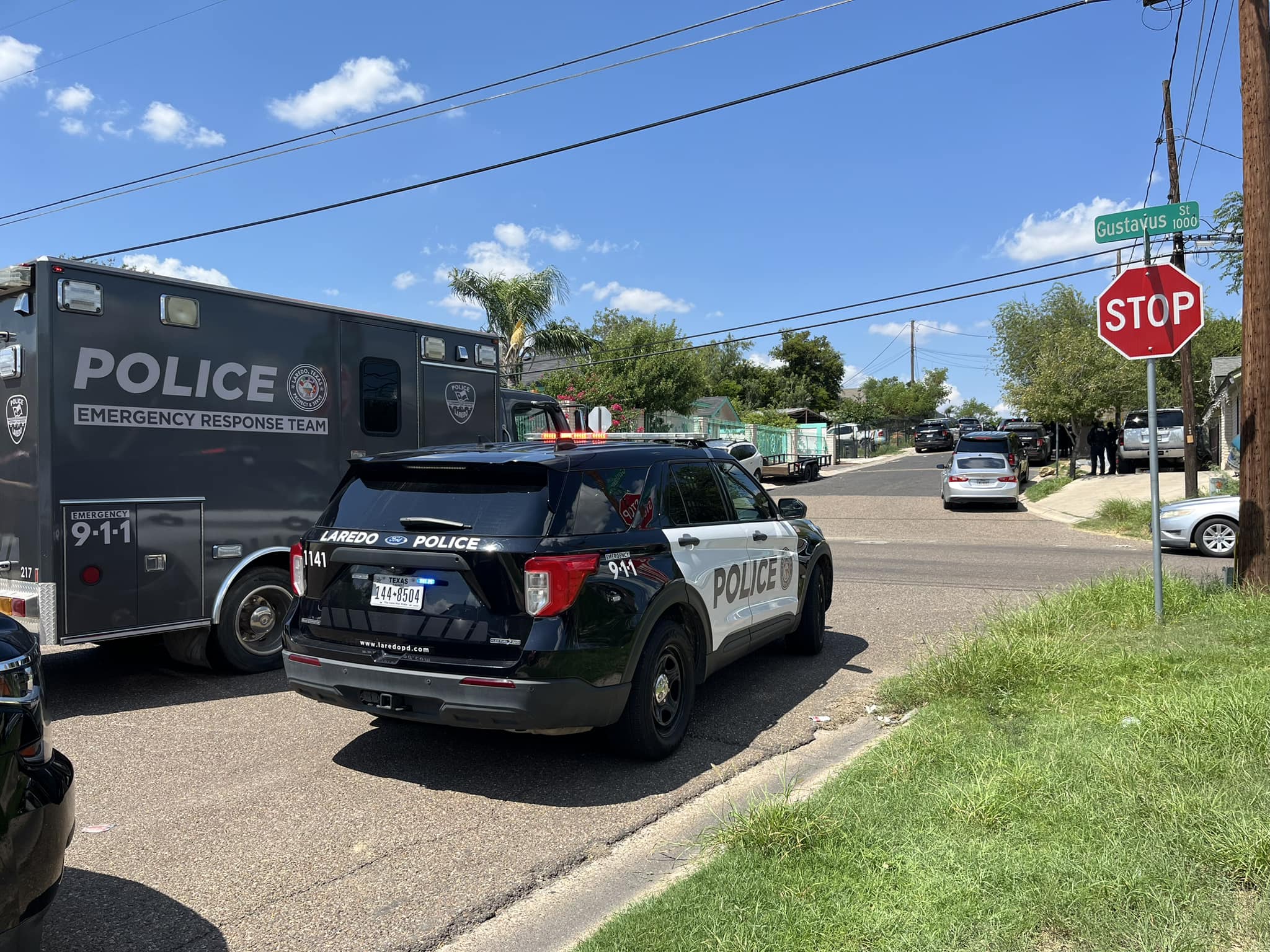 Suspect surrenders without incident in central Laredo incident