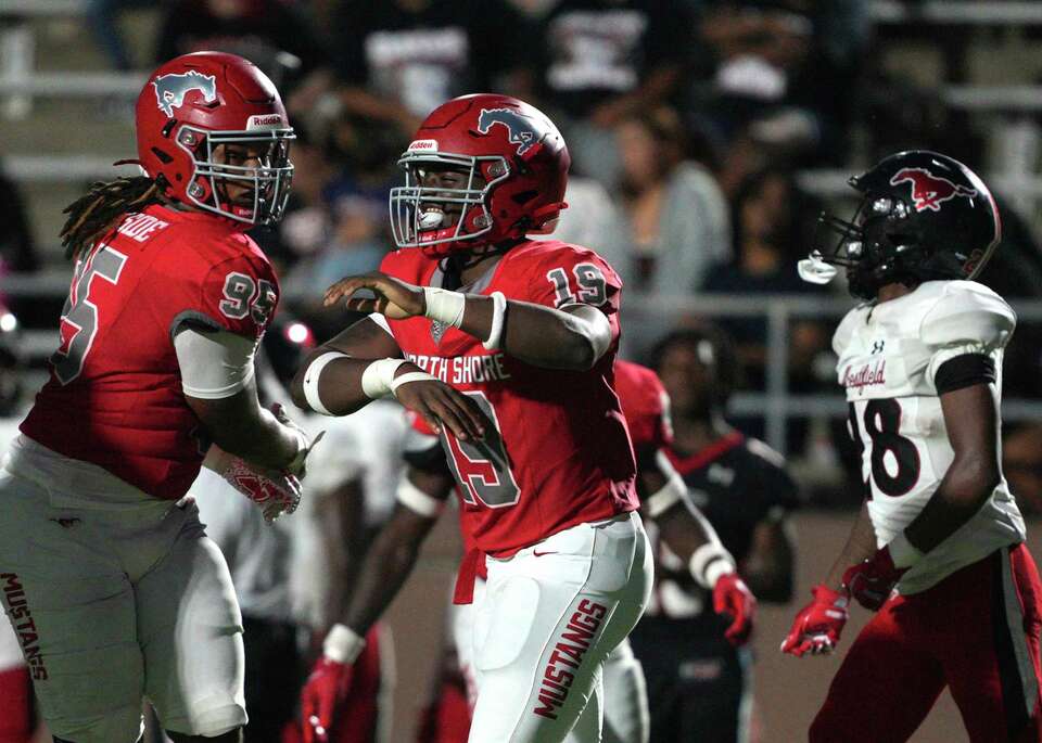 High school football: North Shore dominates Westfield