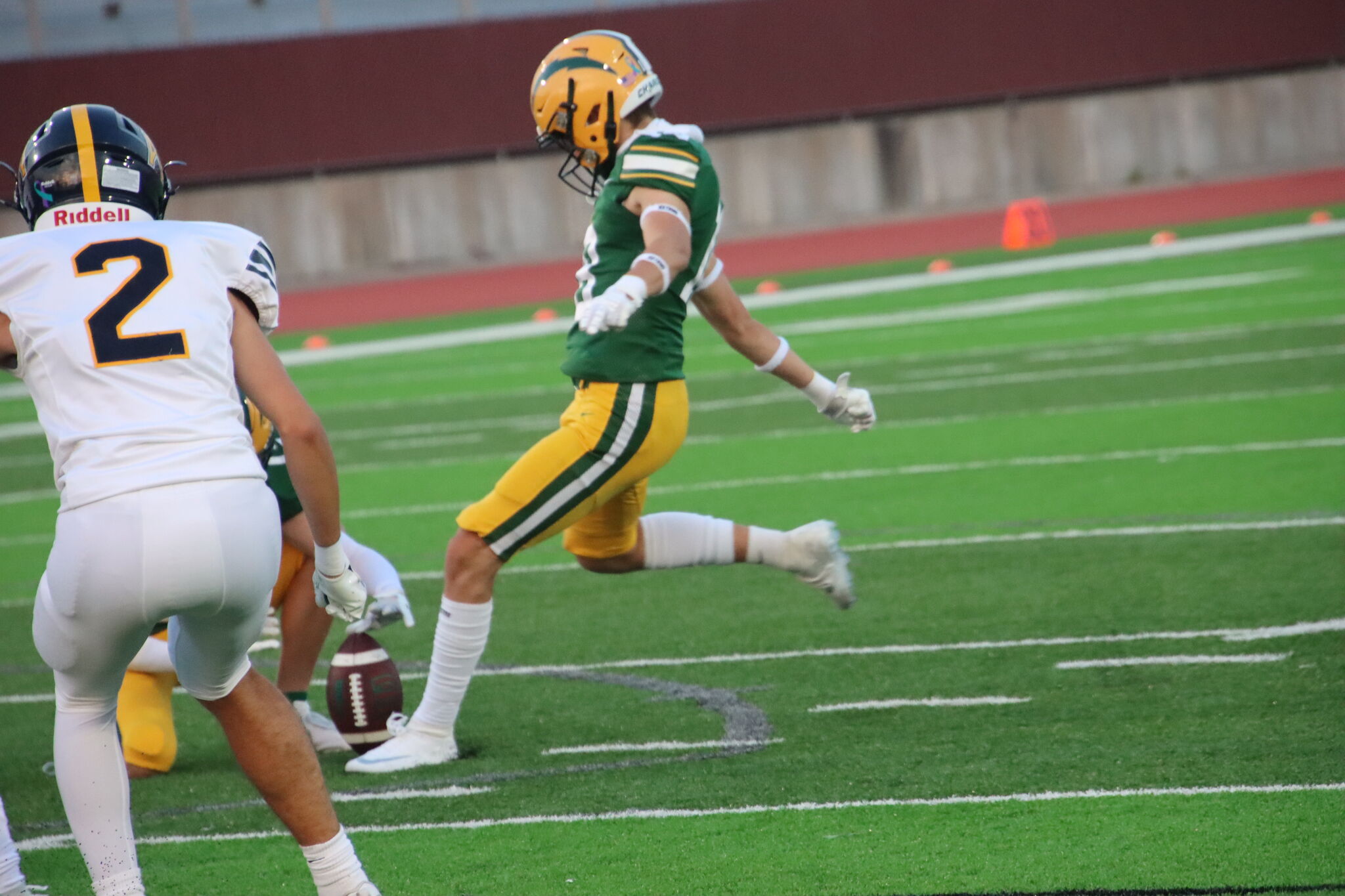 Dow football edges BCW on field goal