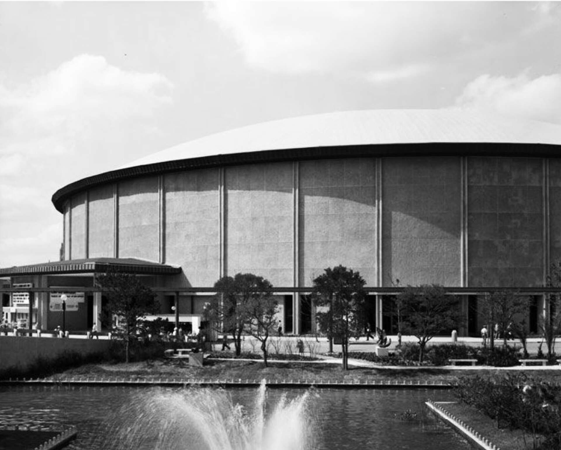 Hemisfair Arena hosted its final concert 30 years ago