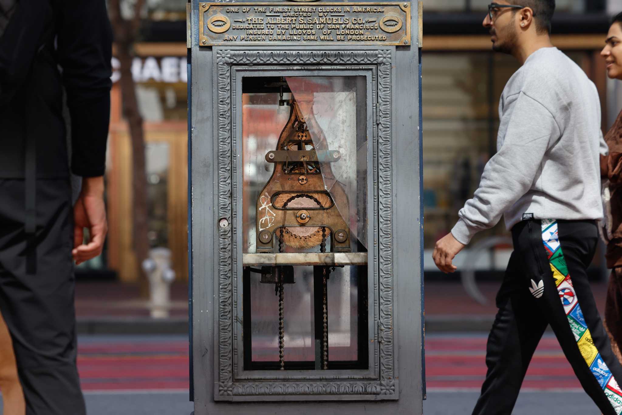 SF’s historic ‘orphaned’ Samuels Clock is a vandalized mess