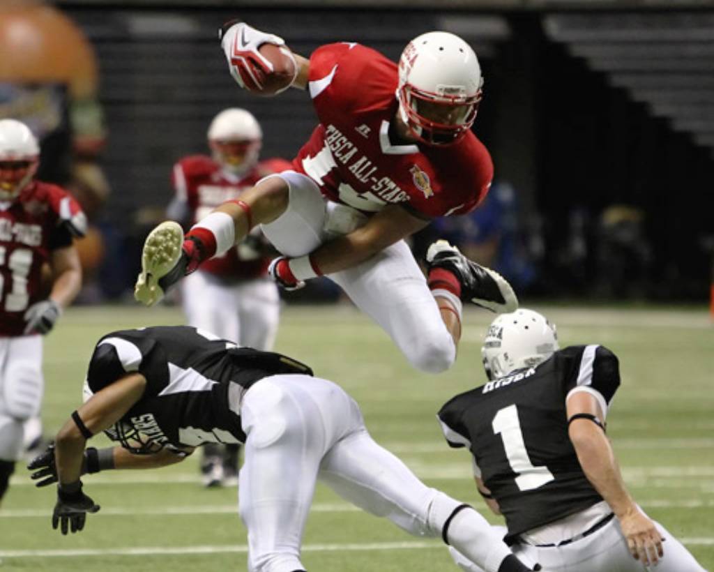 Lake Travis grad keeps his streak, leads South to win
