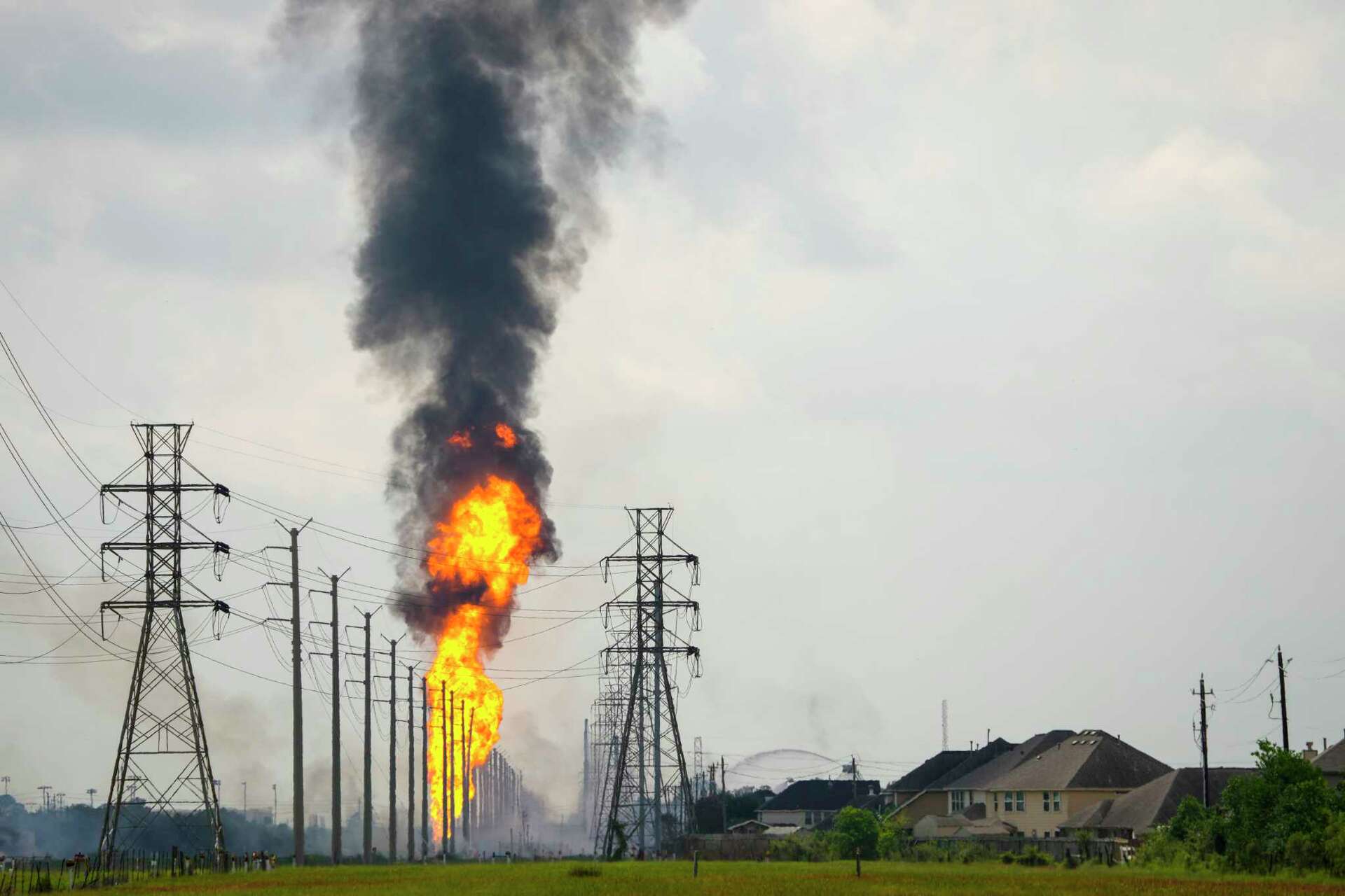 La Porte map: See where pipeline fire is happening