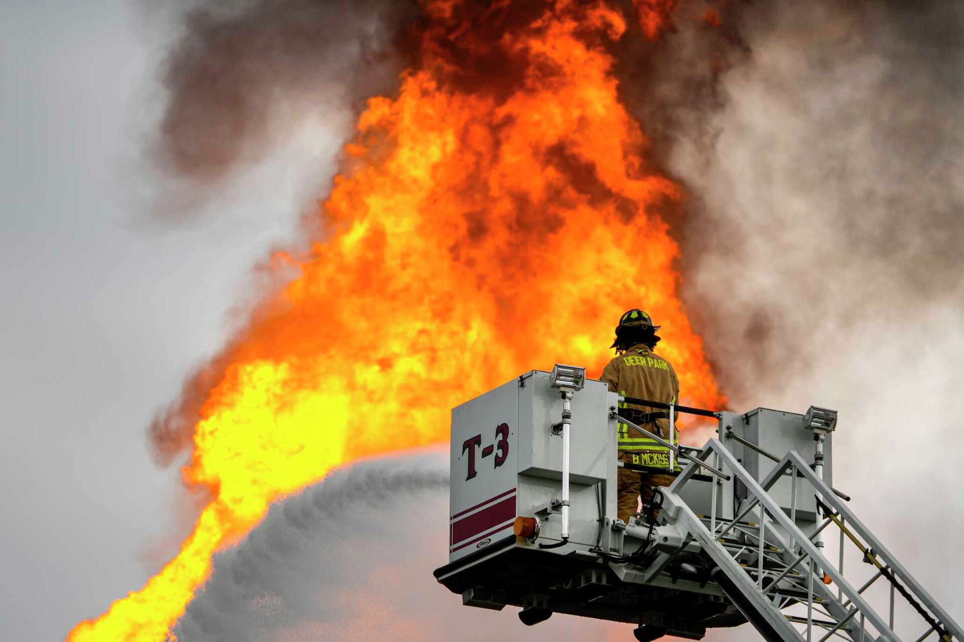 La Porte community recounts 'scary' pipeline explosion and fire