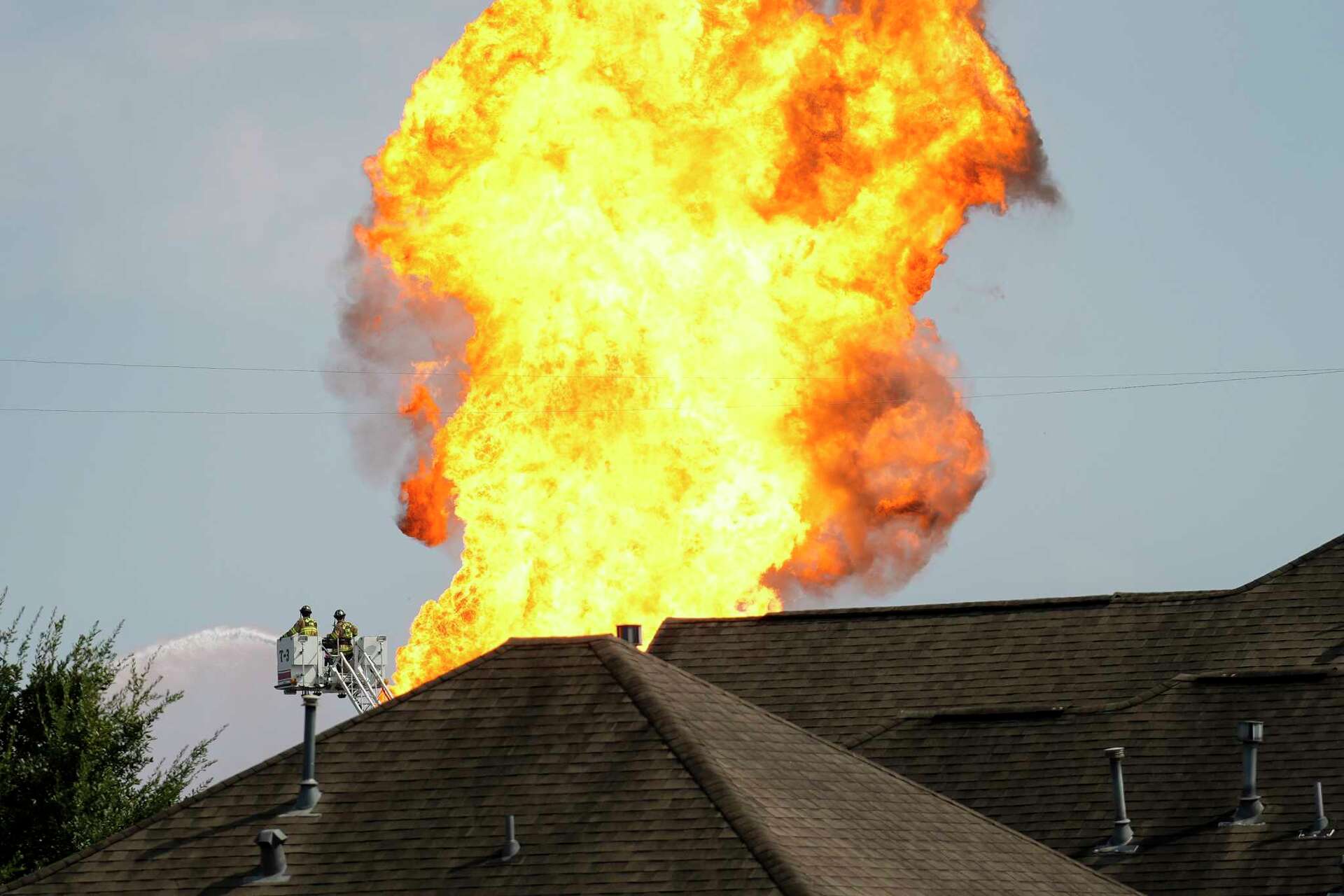 Houston-area residents near toxic pipeline fire share what they saw