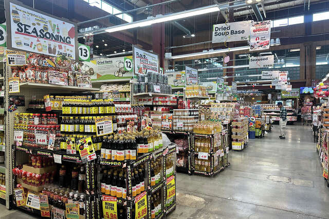 This well-stocked superstore is the largest Japanese market in Calif.