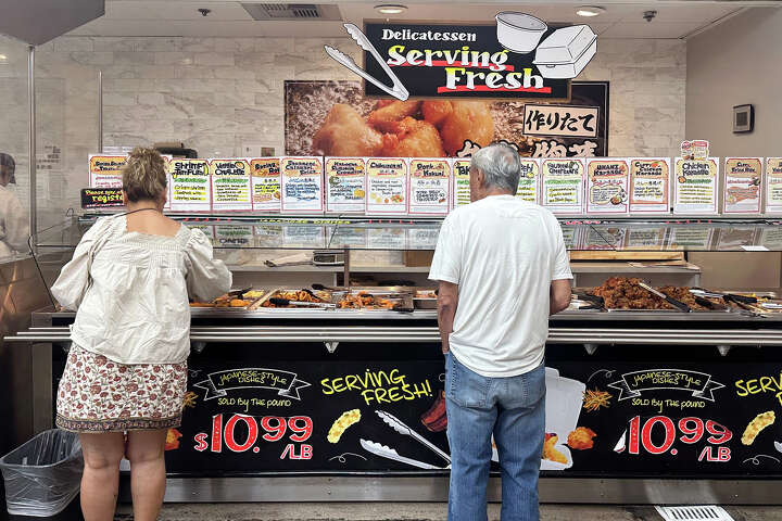 This well-stocked superstore is the largest Japanese market in Calif.