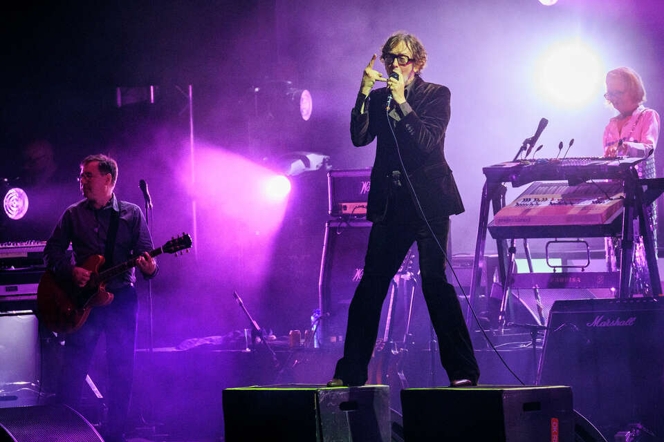 Pulp singer mocks AI, celebrates humanity at San Francisco show