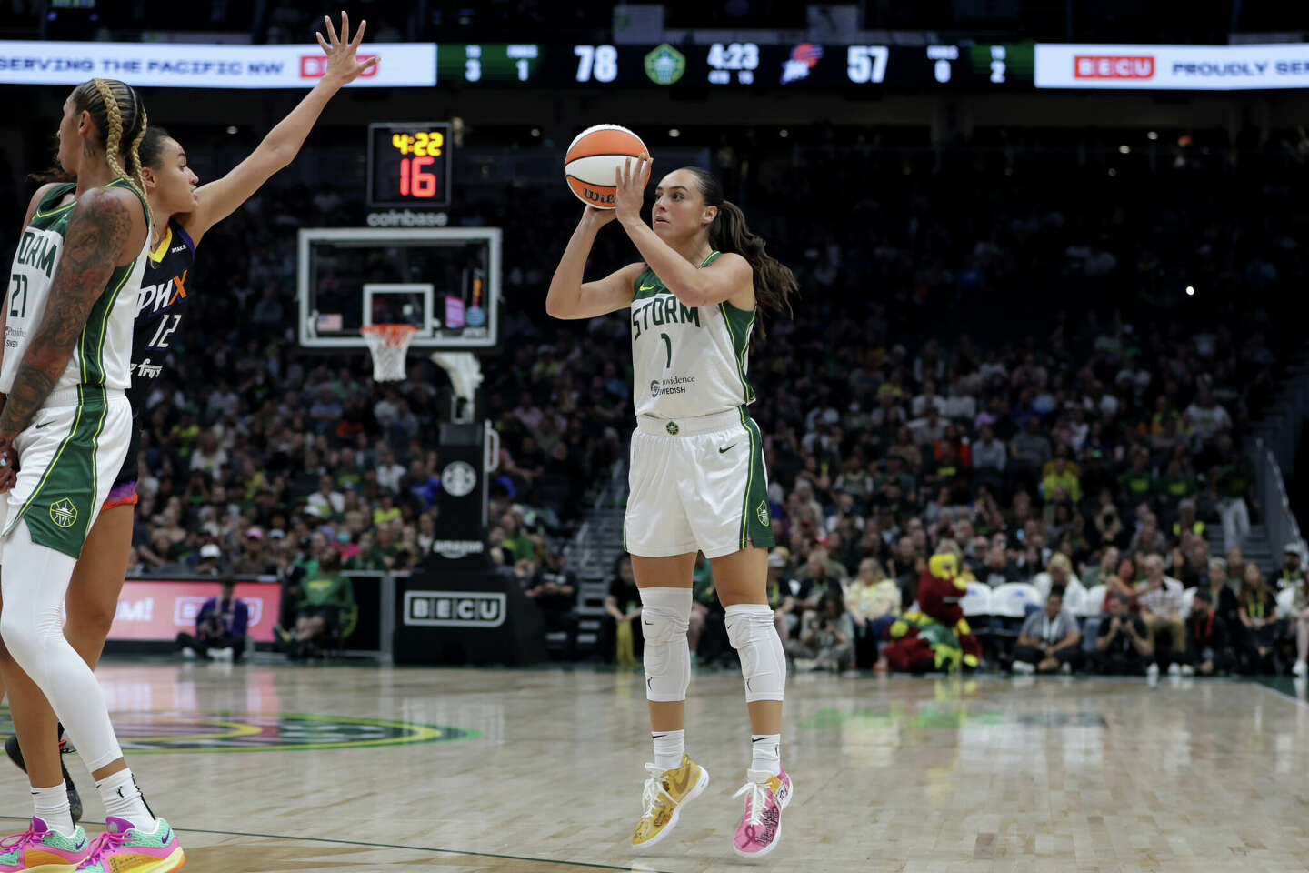 Ex-UConn guard Nika Mühl still hoping to enter WNBA scoring column