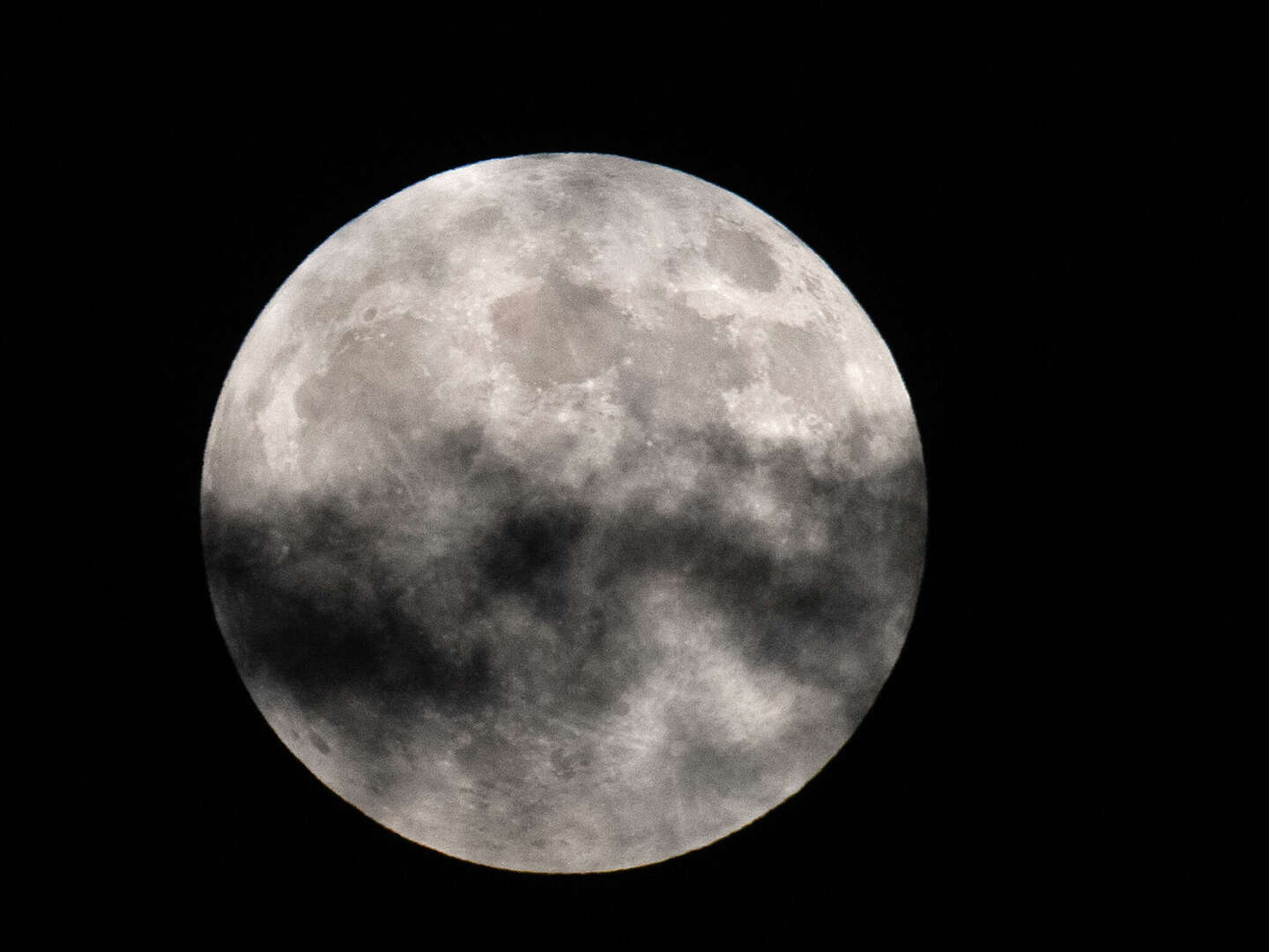 Here's why Houston should look at tonight's super Hunter's Moon