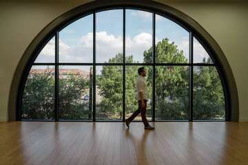 Houston opera singer founded bilingual Segundo Barrio Chorus