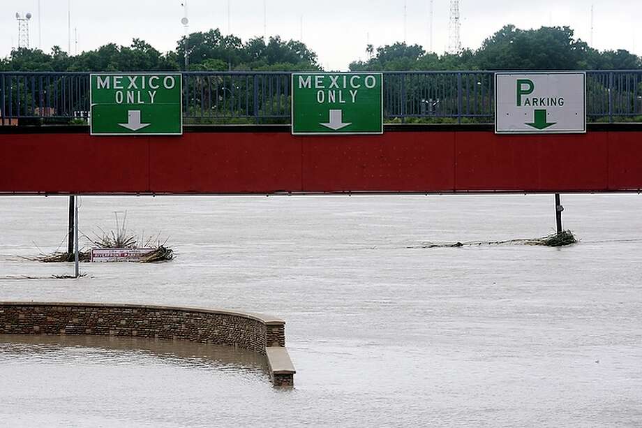 Laredo flooding continues - San Antonio Express-News