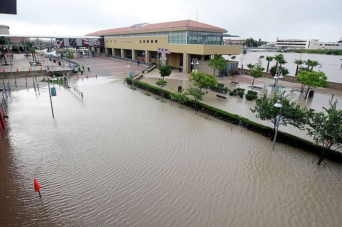 Laredo flooding continues