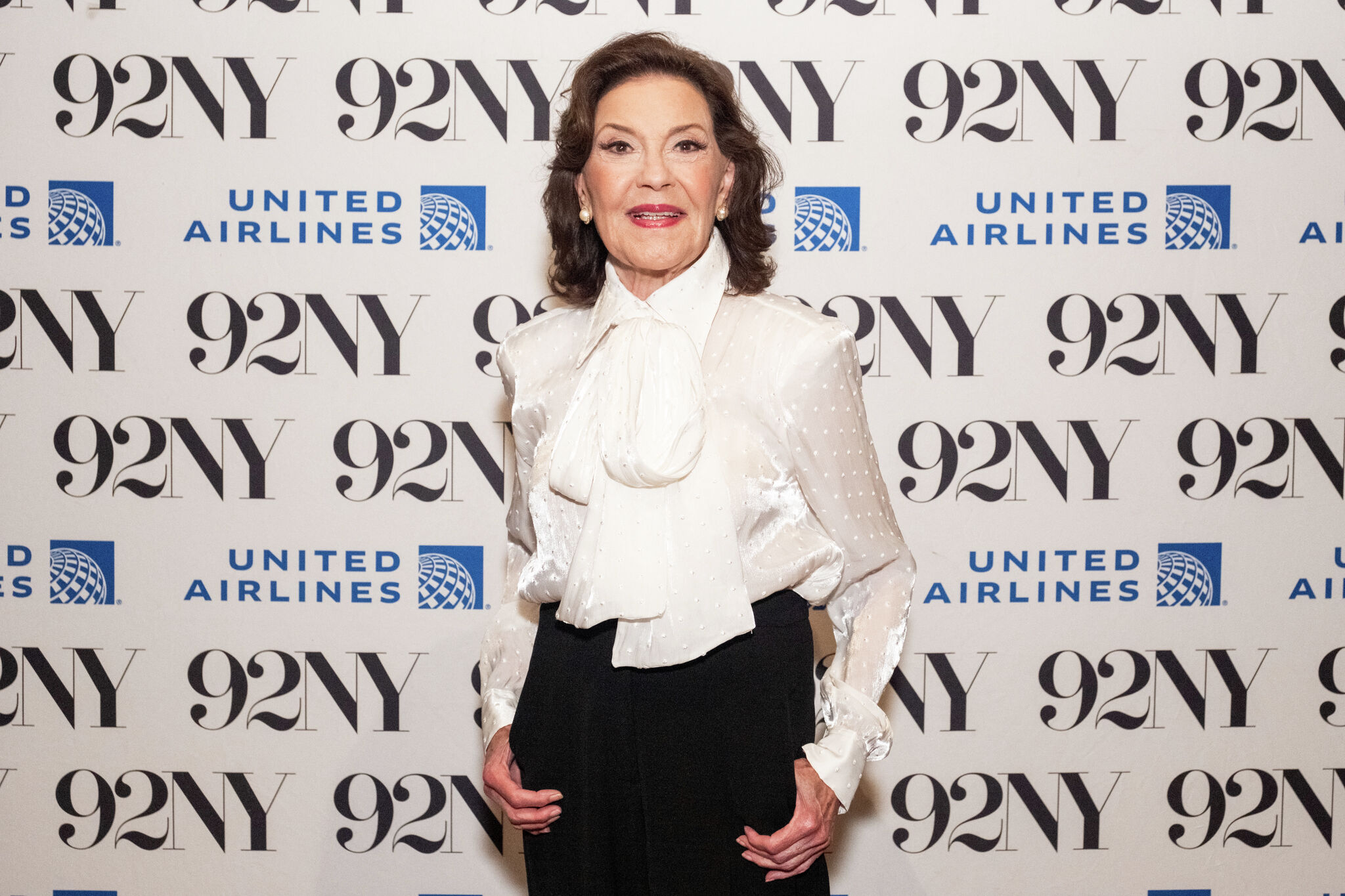 'Gilmore Girls' actor Kelly Bishop dishes on CT-based series in book