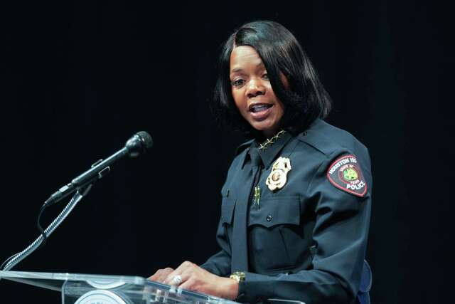 HISD considering policy against student phone use during emergencies