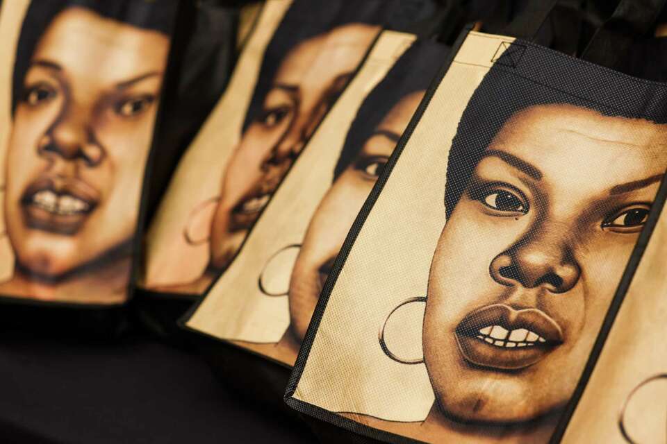 Maya Angelou monument by Berkeley artist unveiled in San Francisco