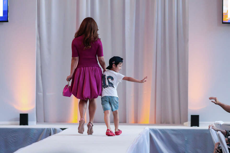 Yusei Kikuchi's son steals show at Astros fashion show