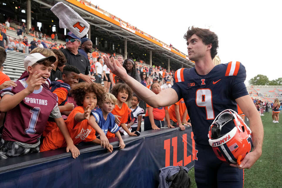 Luke Altmyer: 3 facts on the Illinois football quarterback