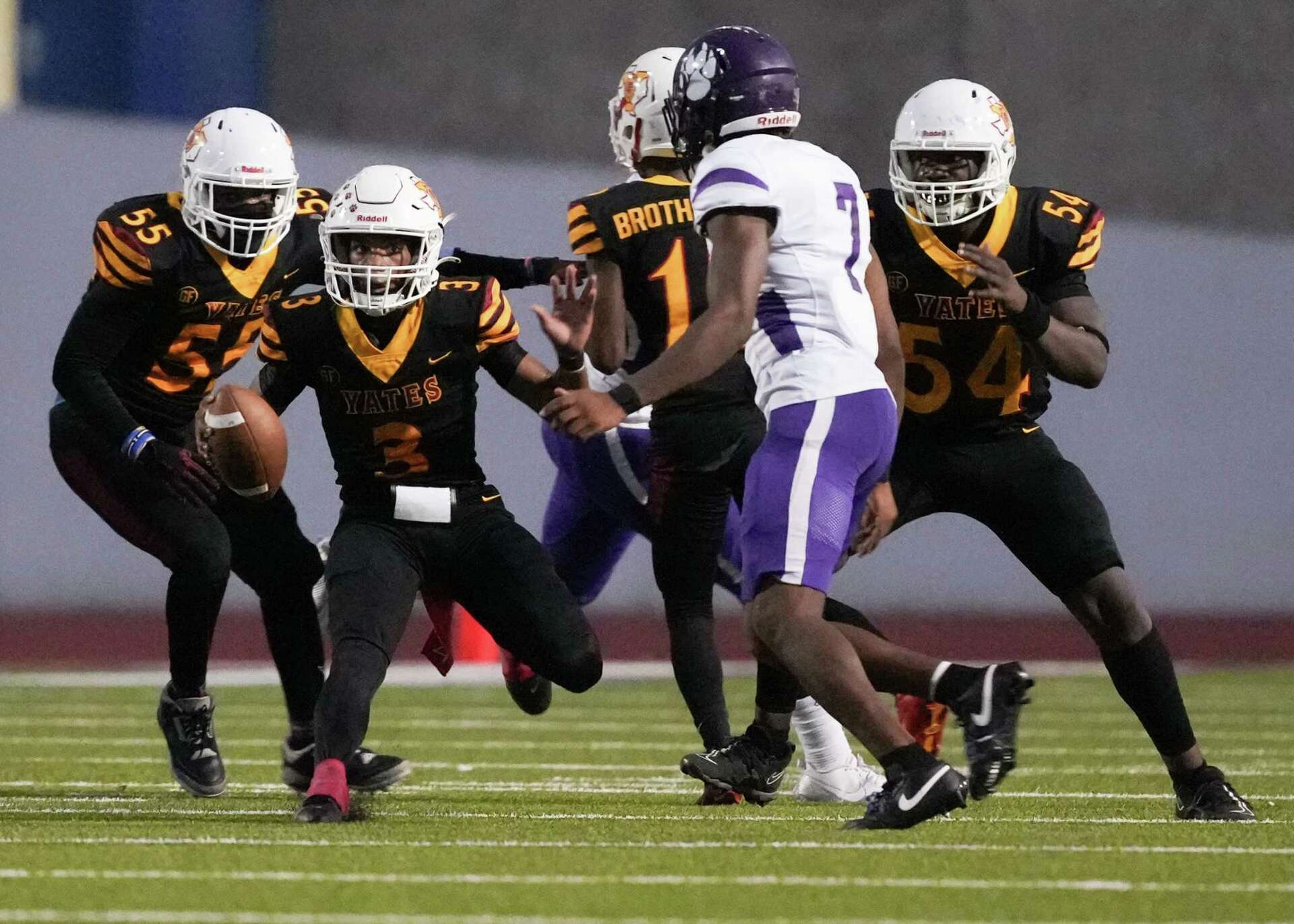 High school football: Yates Lions defeat Wheatley Wildcats