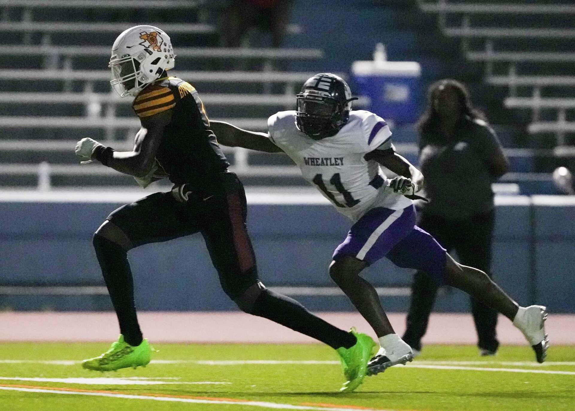 High school football: Yates Lions defeat Wheatley Wildcats