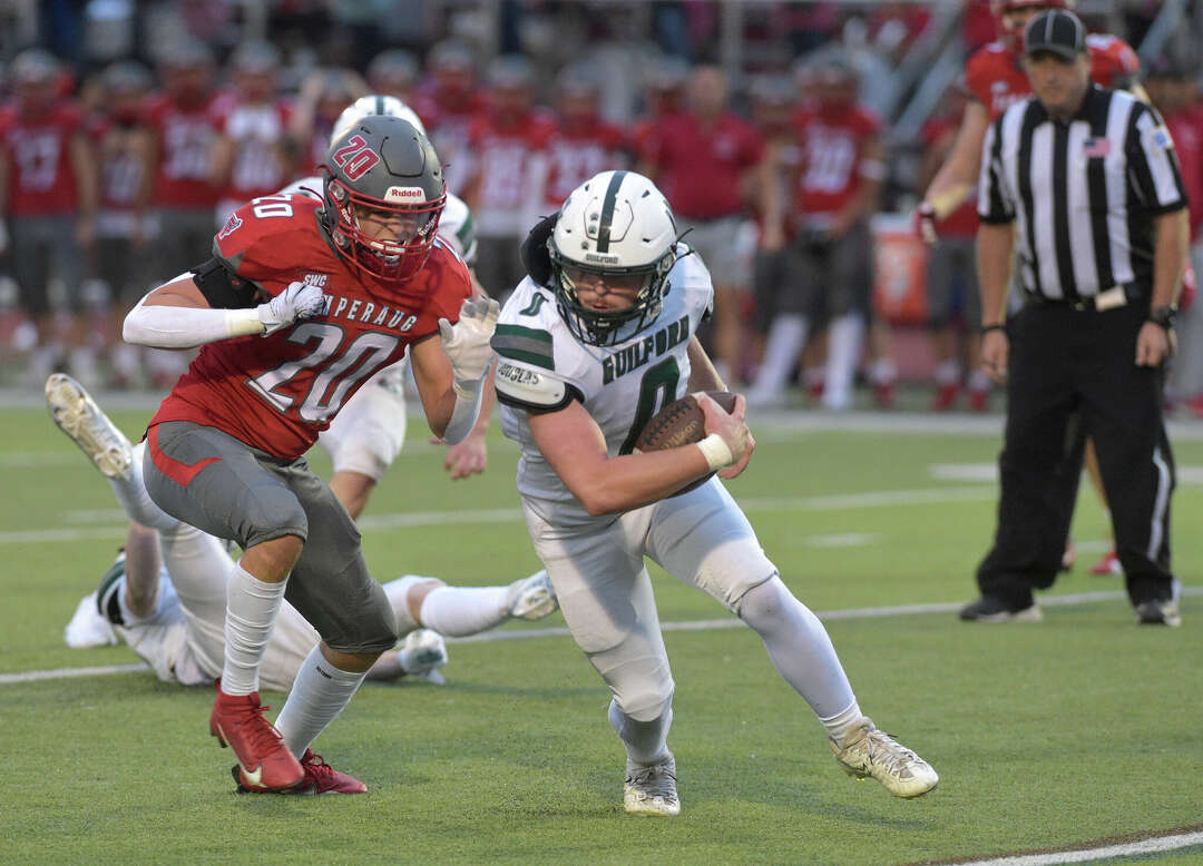 Guilford scores on 7 straight possessions, beats Pomperaug 49-20