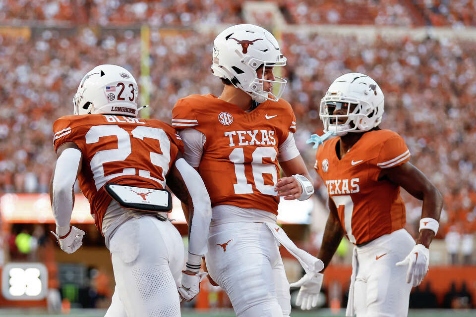 What are the biggest crowds ever at Texas Longhorns' DKR Stadium?