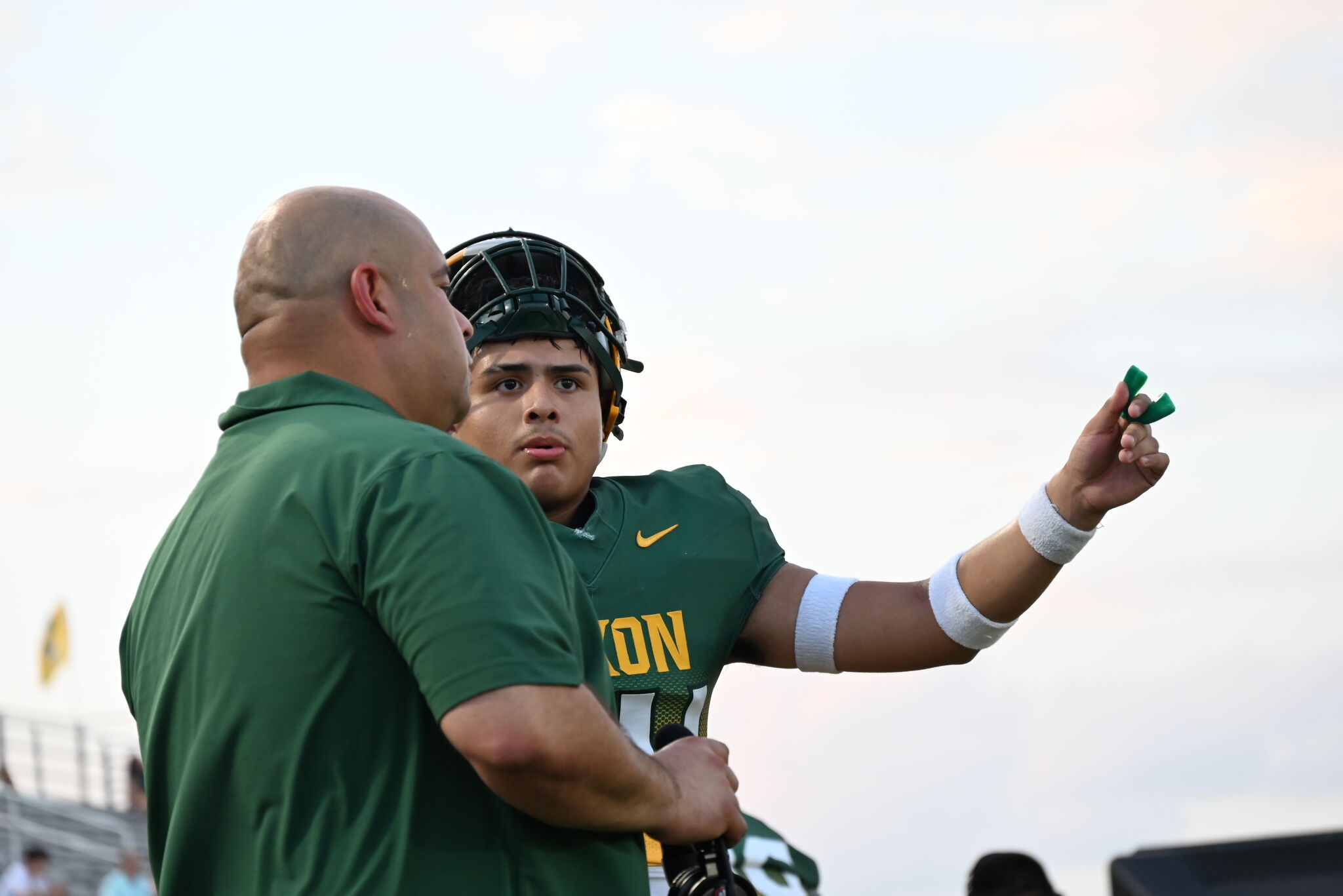 Nixon linebacker De Leon uses football to cope with father's death