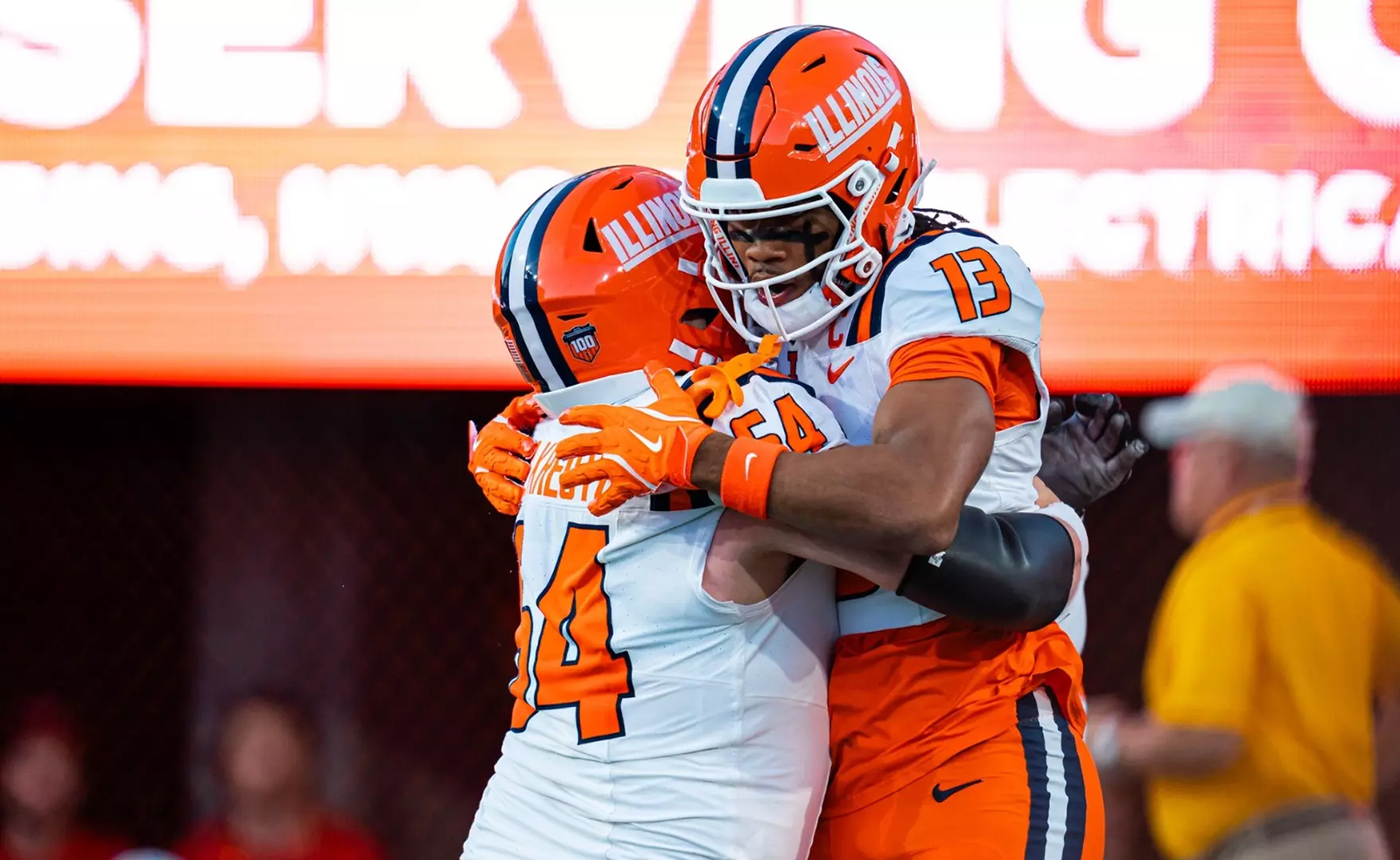 Illinois football climbs to No. 19 in AP Top 25, debuts at No. 21
