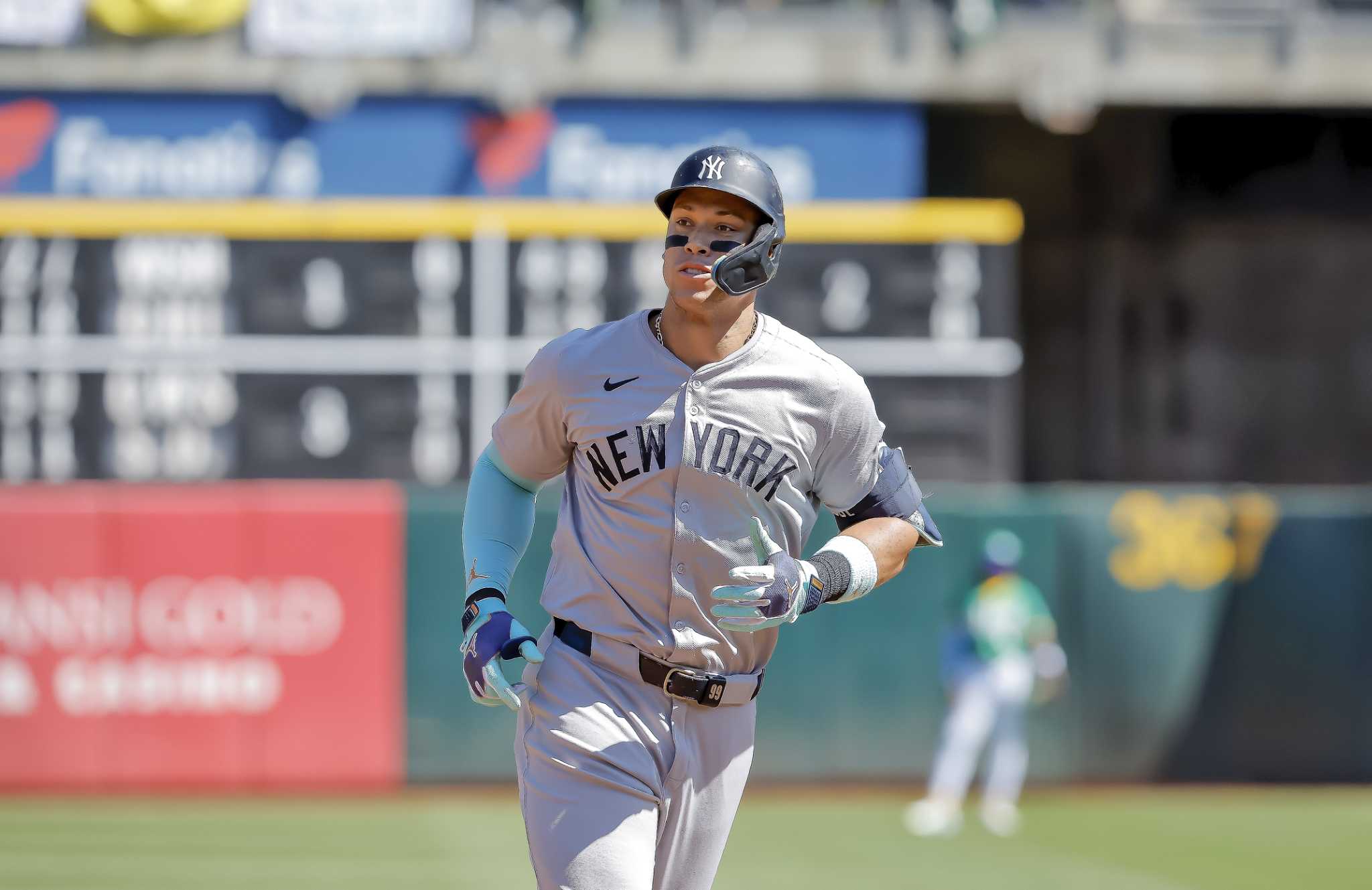 Aaron Judge's parting shot, his 55th HR, helps propel Yankees past A's